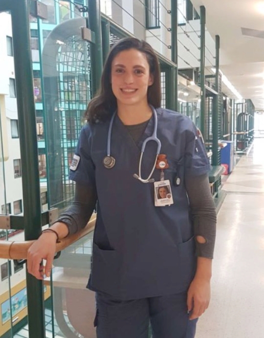 奥运女将披护士袍照顾病人：如比赛一般 不容许一点儿差错 | 星岛加拿大都市网 多伦多